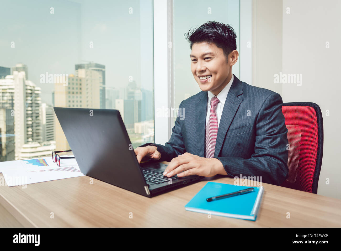 Attractive boss business businesspeople hi-res stock photography and images - Alamy
