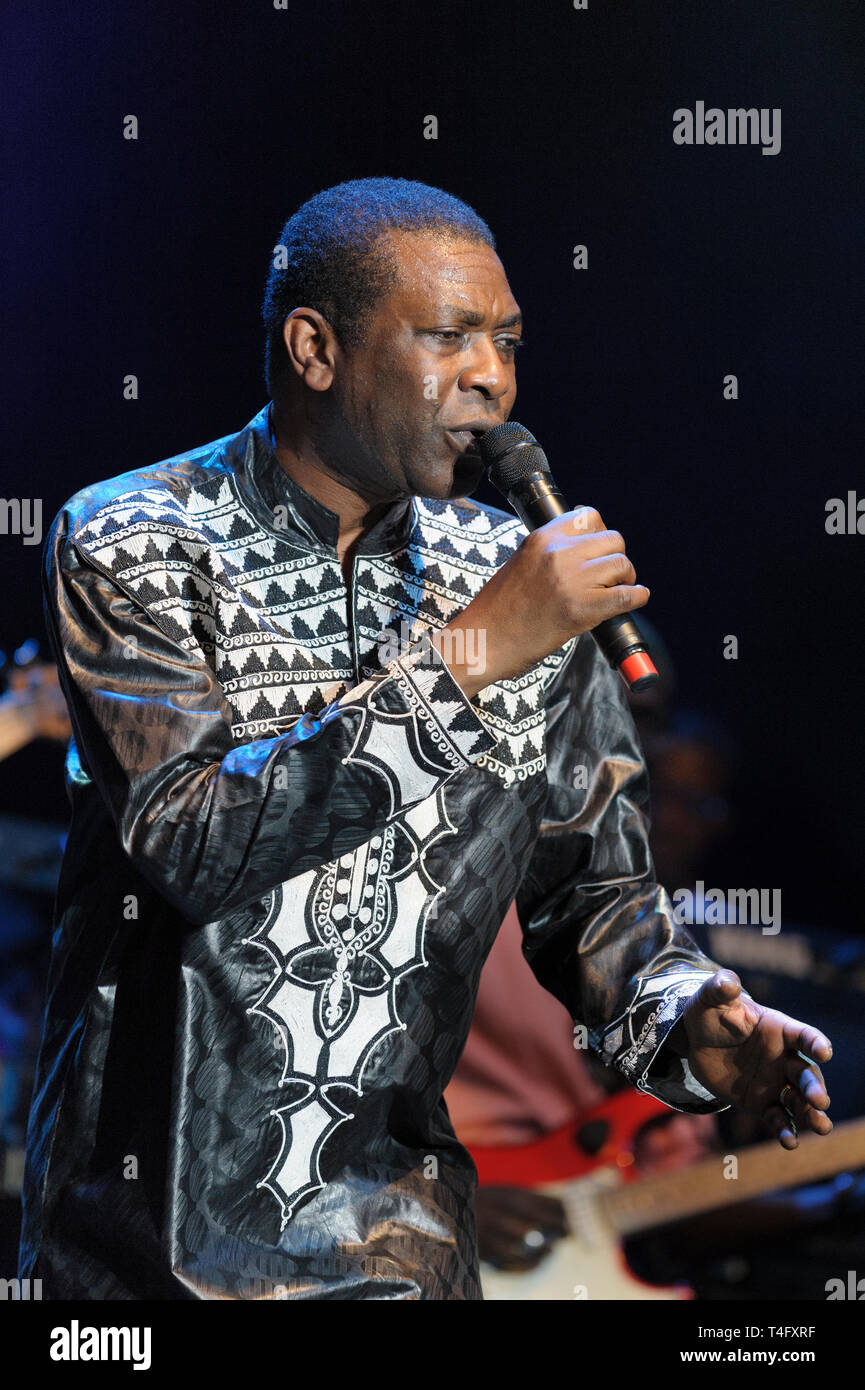 Youssou ndour hi-res stock photography and images - Alamy