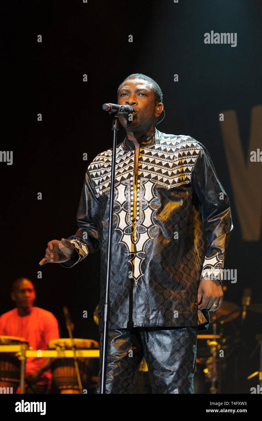 Youssou ndour hi-res stock photography and images - Alamy