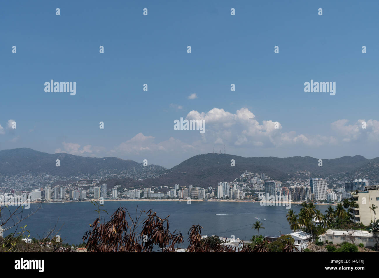 Bay of acapulco hi-res stock photography and images - Alamy