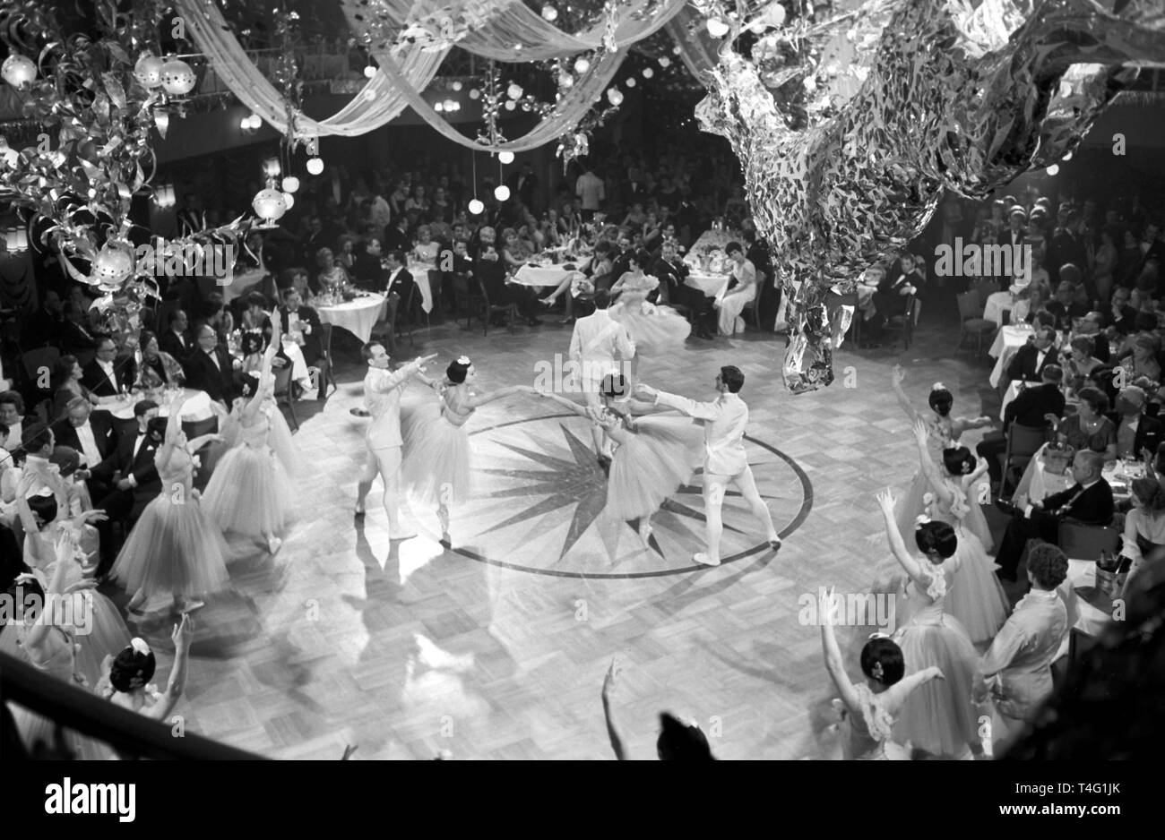 Dancing 1963 hi-res stock photography and images - Alamy