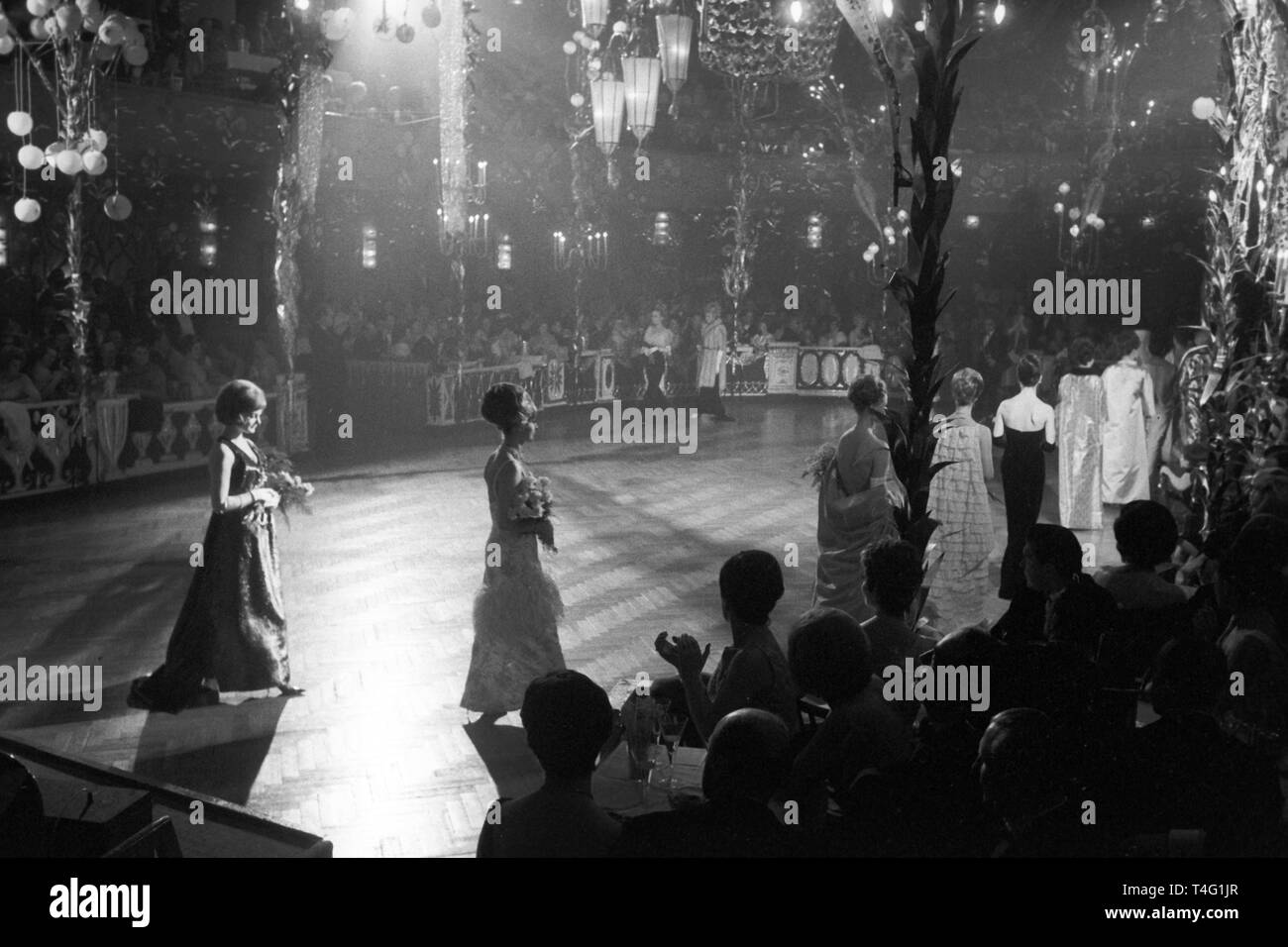 Singer Josephine Baker performs at the Madame-Ball, the first big event ...