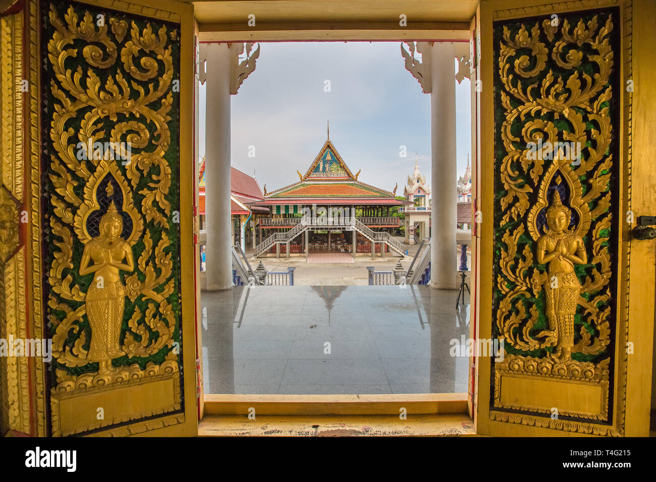 SAMUT SAKHON, THAILAND - SEPTEMBER 21: Carving art on the doors of Thai ...
