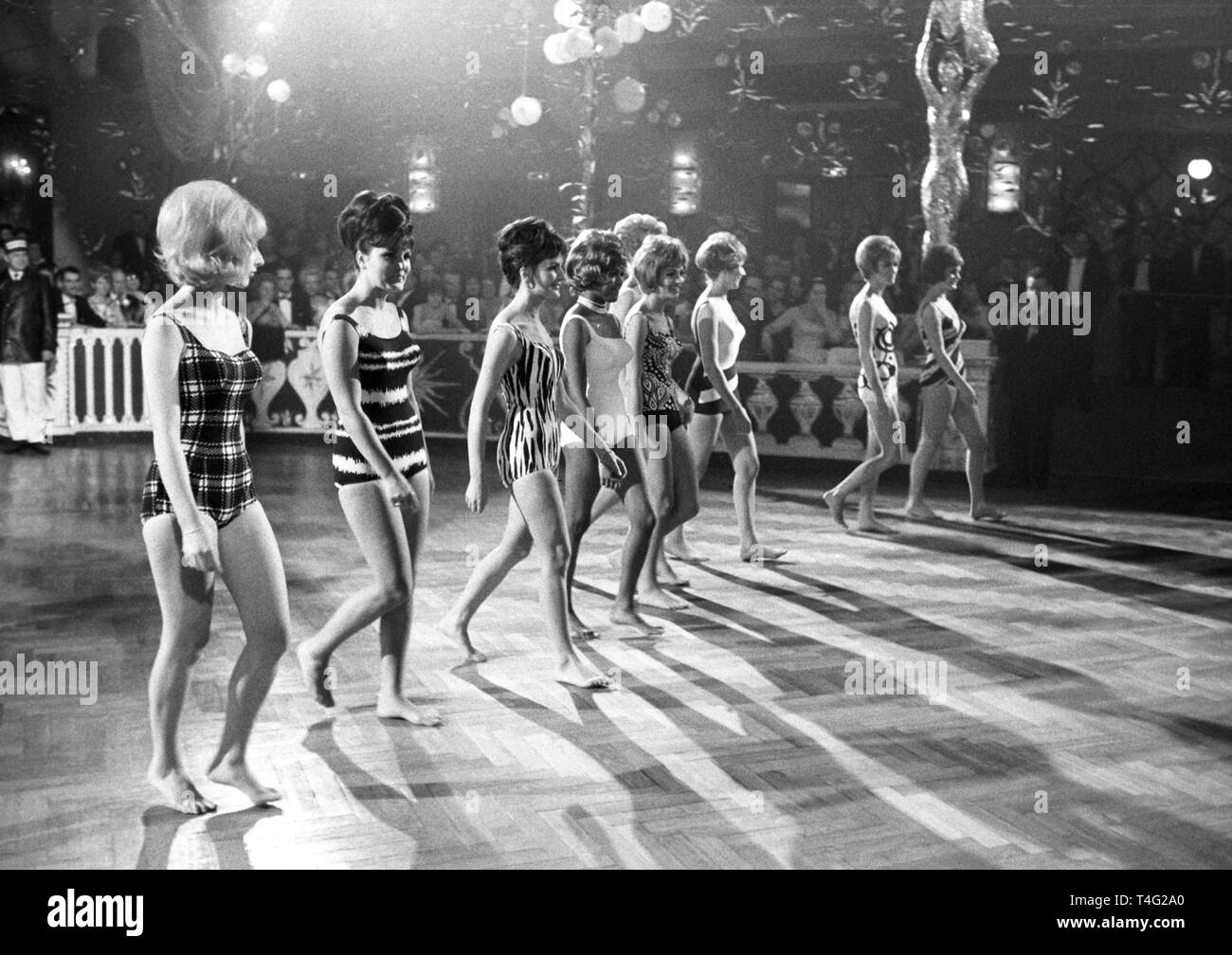 Fashion fashion models sixties hi-res stock photography and images - Alamy