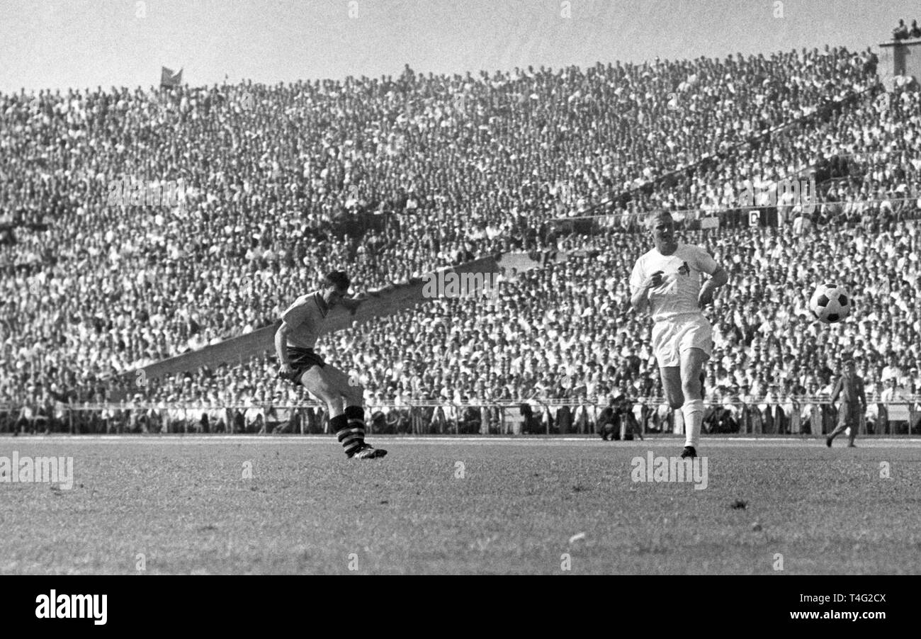 An action scene during the match in Stuttgart, on 29 June 1963. | usage ...