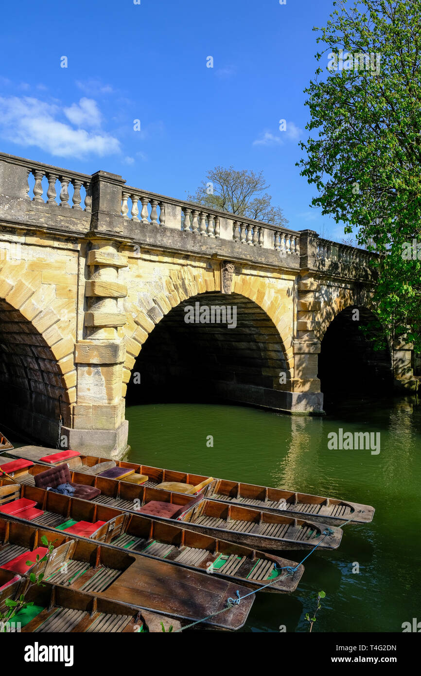 Magdalen college oxford punting hi-res stock photography and images - Alamy