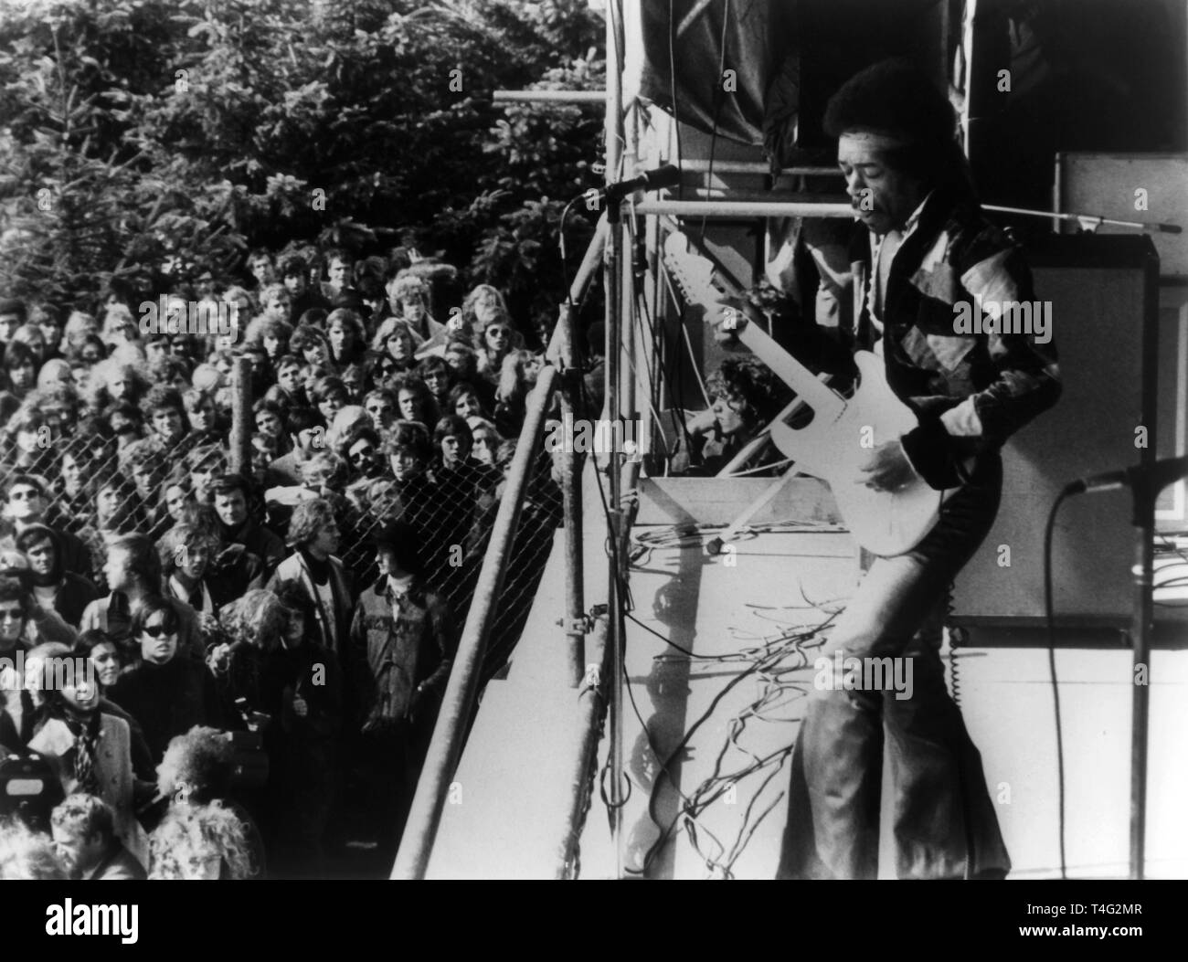 Jimi hendrix on stage hi-res stock photography and images - Alamy