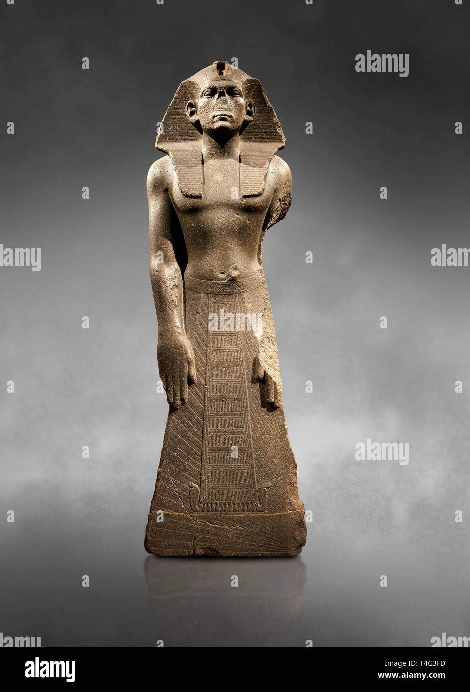 Praying statue of iii amenemhet hi-res stock photography and images - Alamy