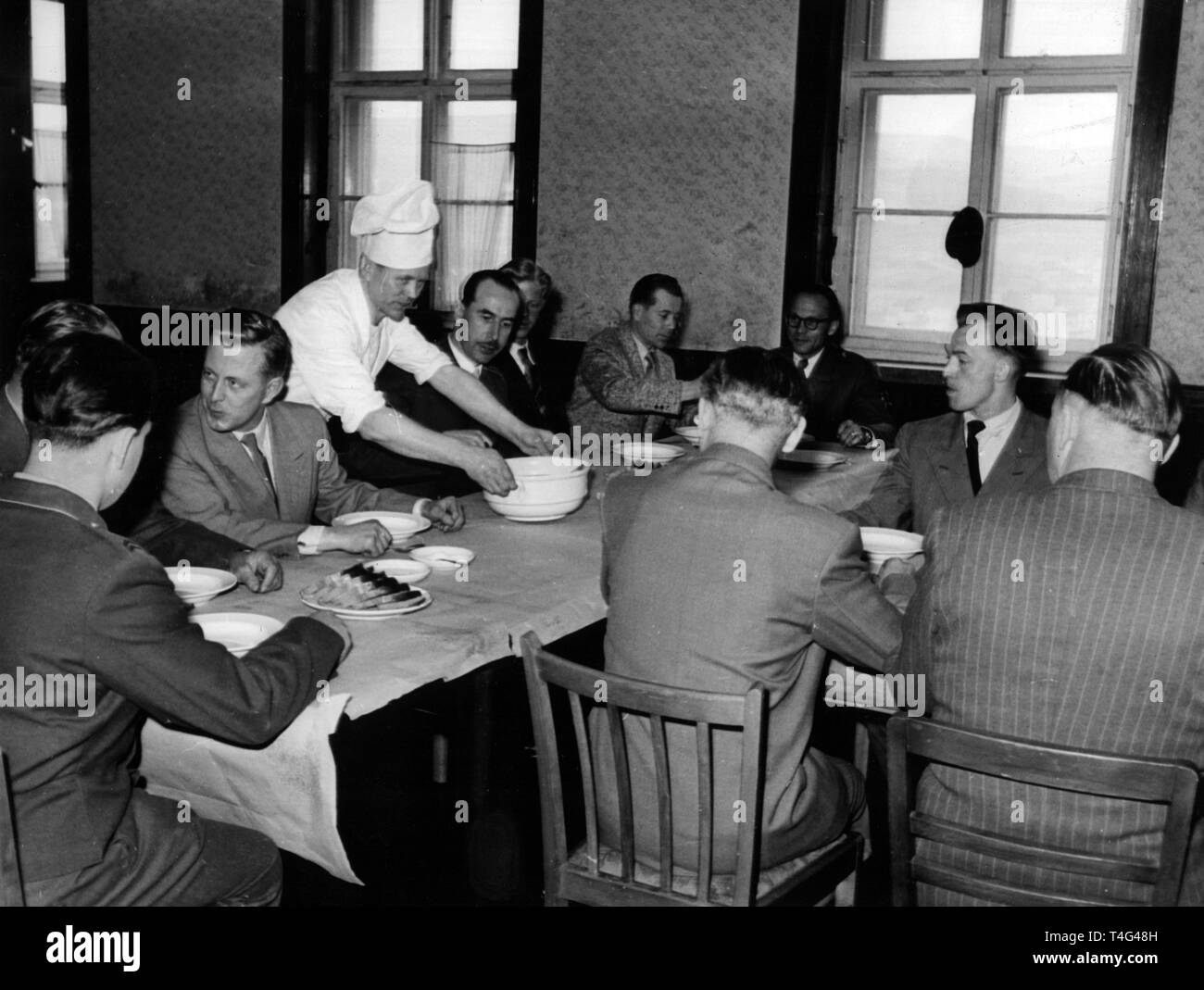German soldiers eating hi-res stock photography and images - Alamy