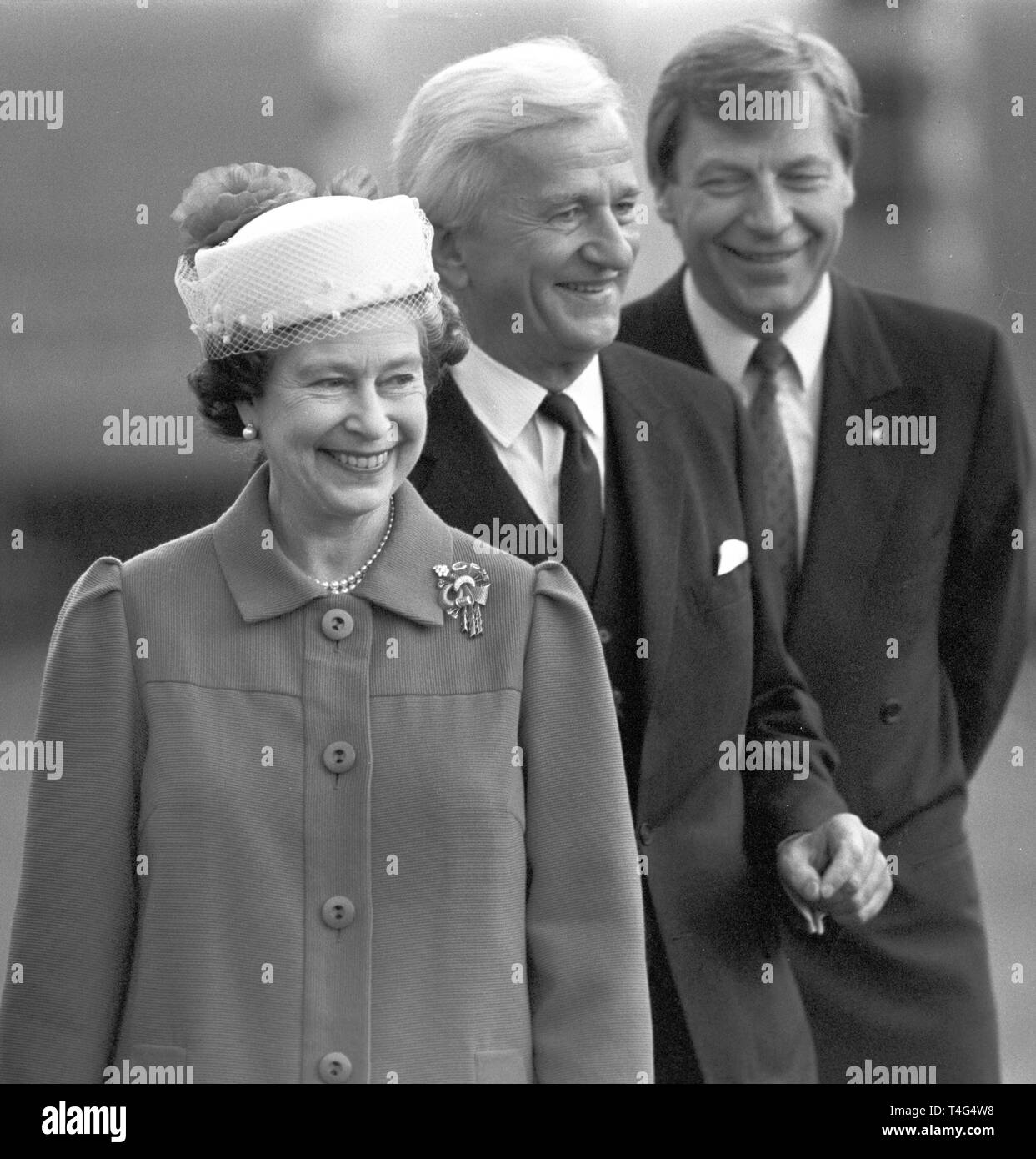 Queen elizabeth ii brooch hi-res stock photography and images - Alamy