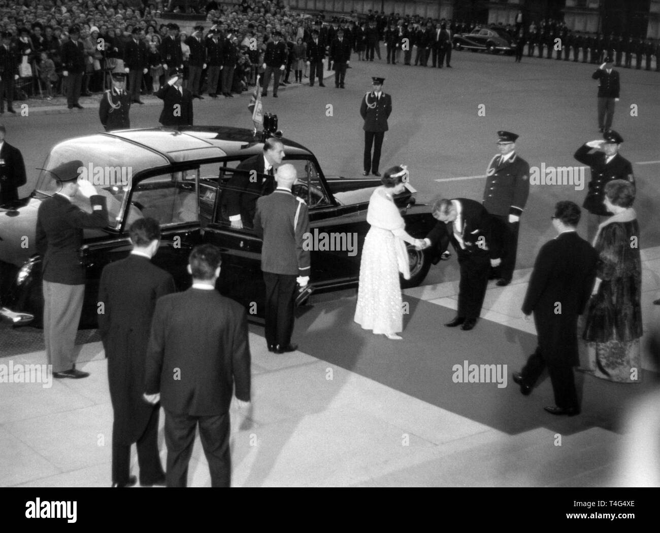 Deep bow hi-res stock photography and images - Alamy