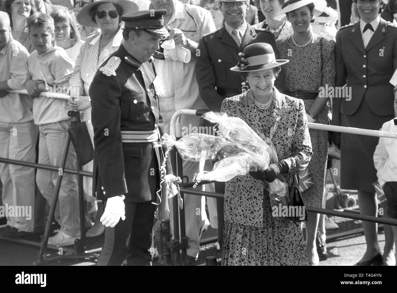 Queen Elizabeth II arrives at the Airport Berlin-Gatow on 26 May 1987 ...