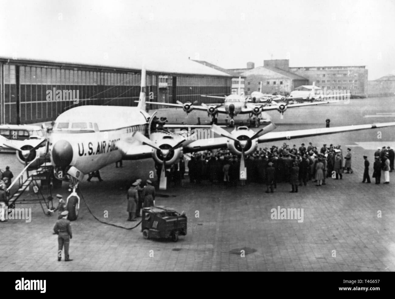 Hungary 1956 refugees hi-res stock photography and images - Alamy