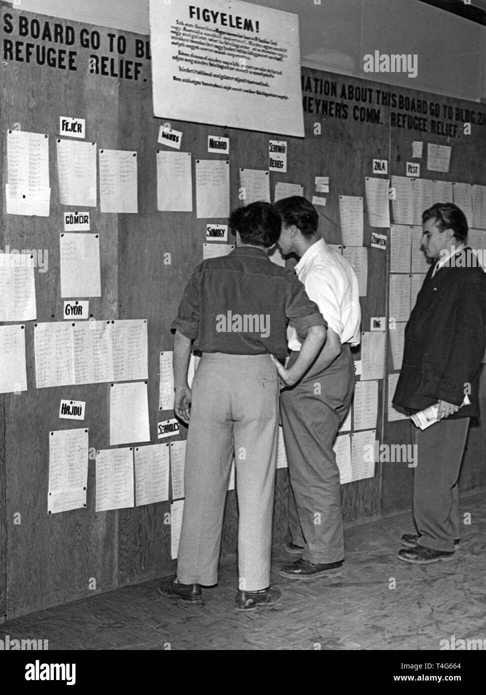 Refugees after their arrival in Camp Kilmer (USA) on 21 December 1956 ...