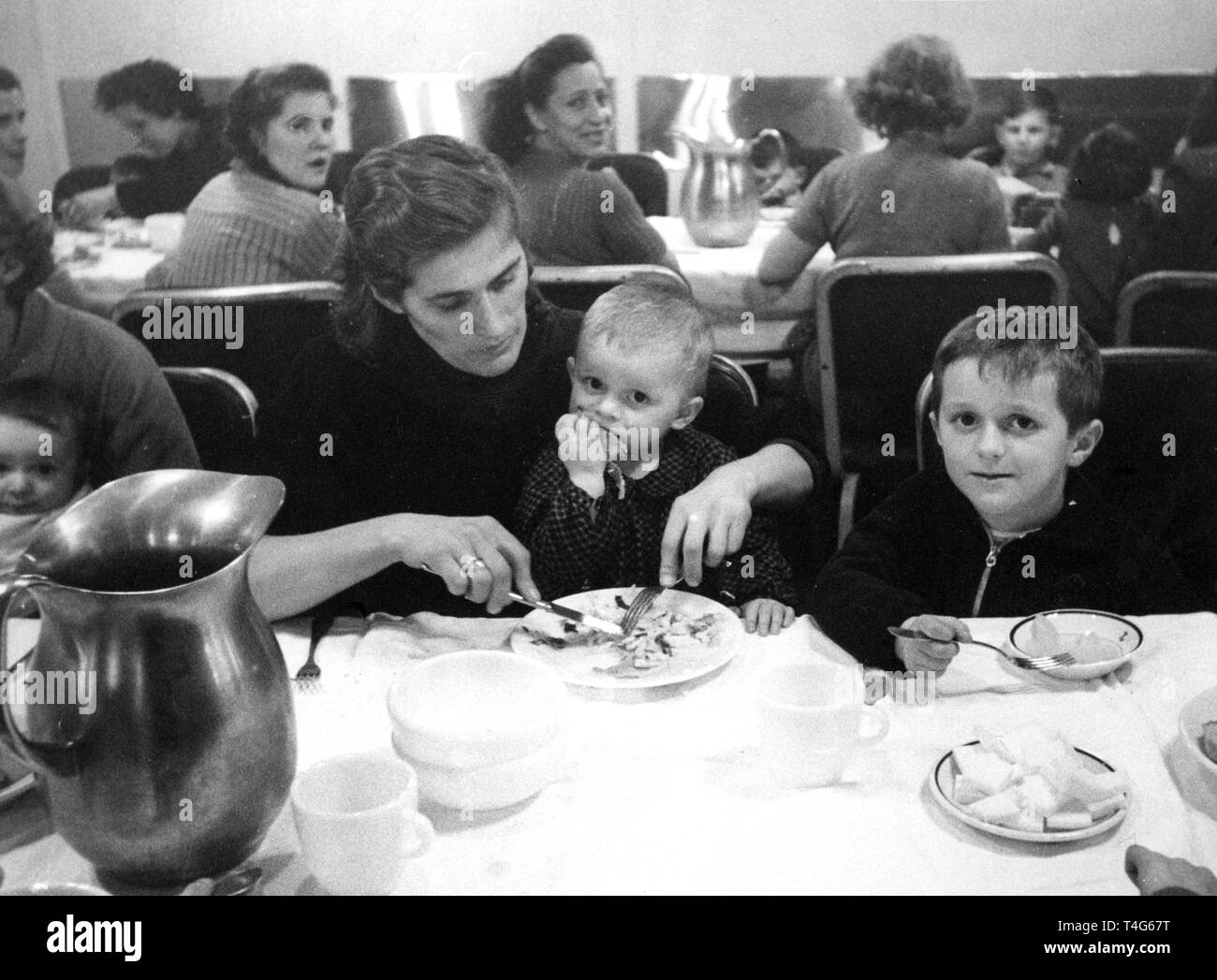 Hungarian refugees 1956 hi-res stock photography and images - Alamy
