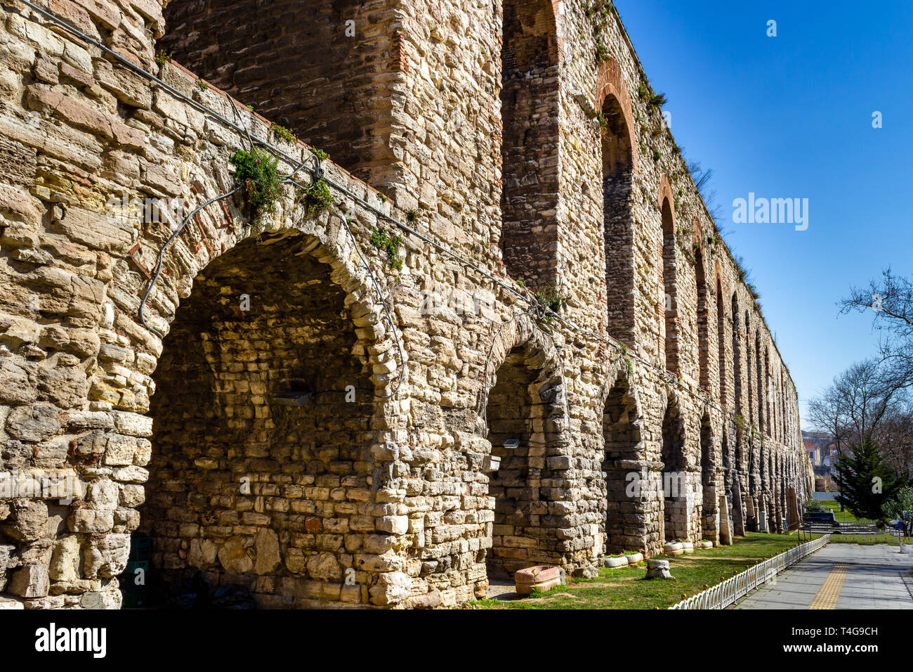 Istanbul Bozdogan ( Valens ) Aqueduct Stock Photo - Alamy