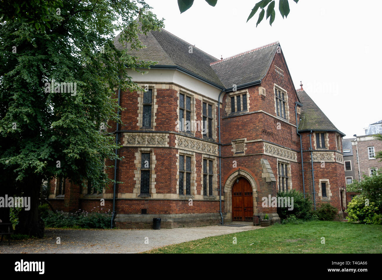 The Oxford Union building in the grounds of the Oxford Union Library in ...