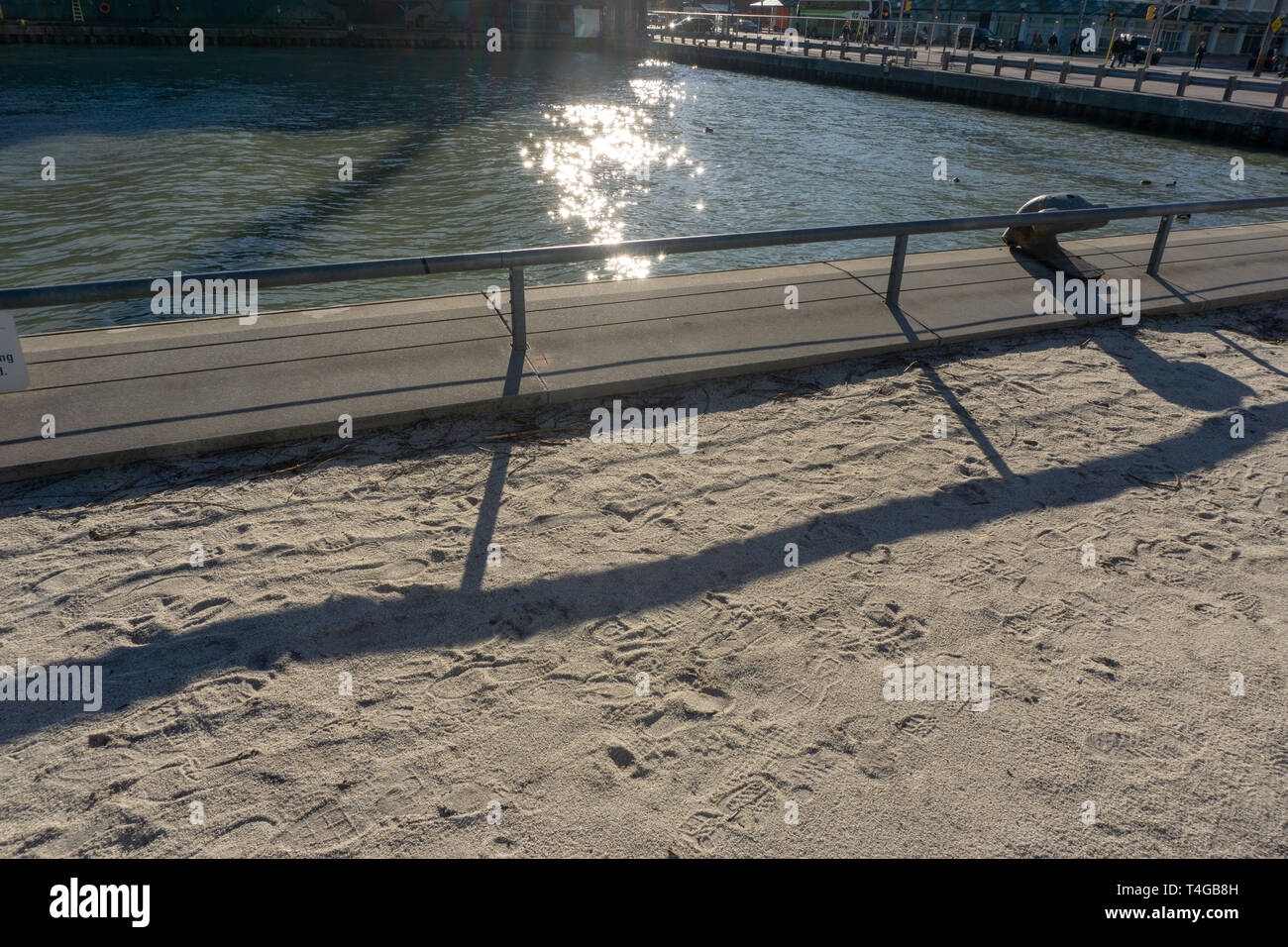 Canada ontario toronto harbourfront beach hi-res stock photography and ...