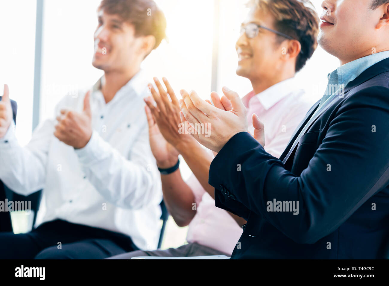 Business applause side hi-res stock photography and images - Alamy