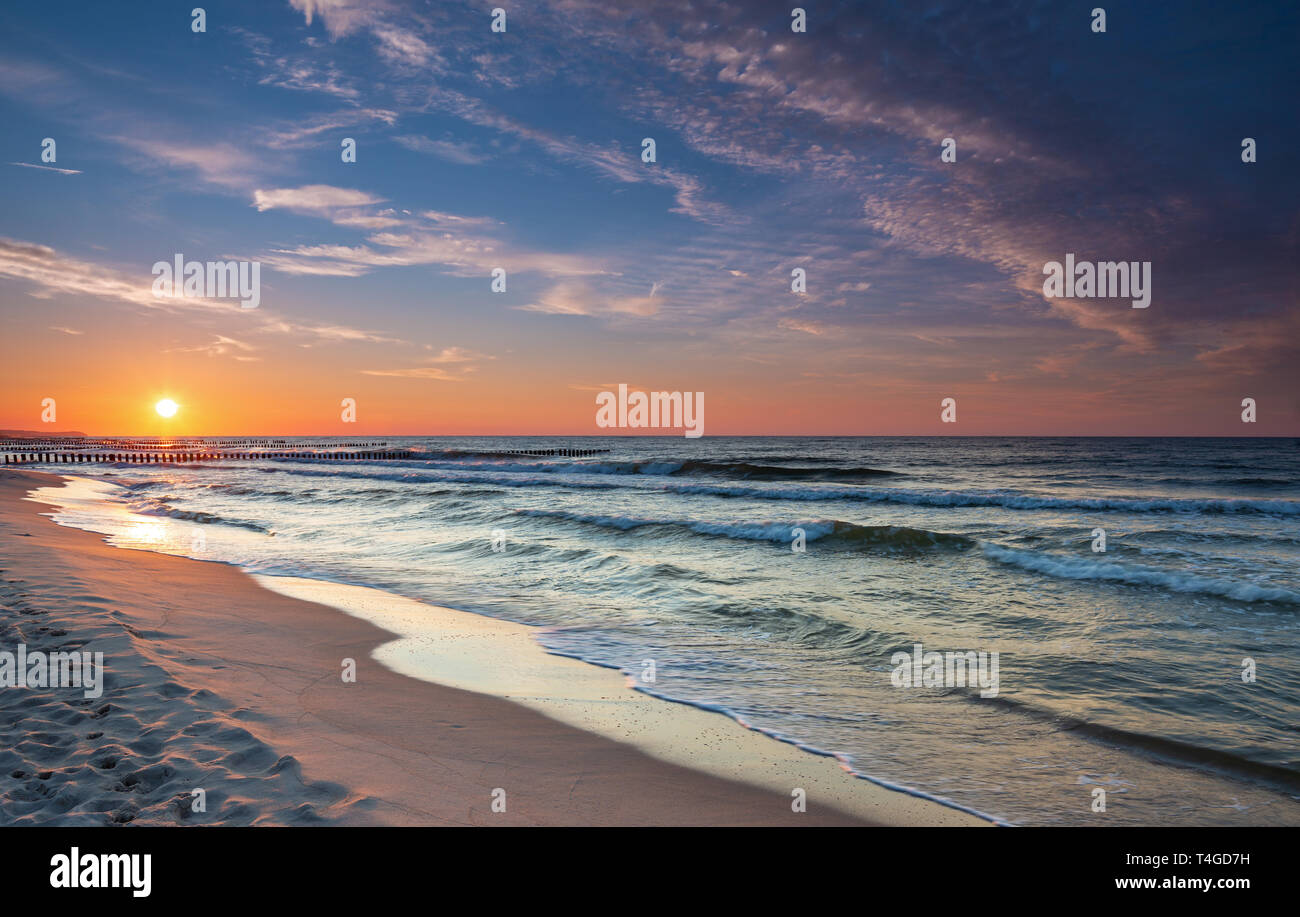 Sunset sky landscape hi-res stock photography and images - Alamy