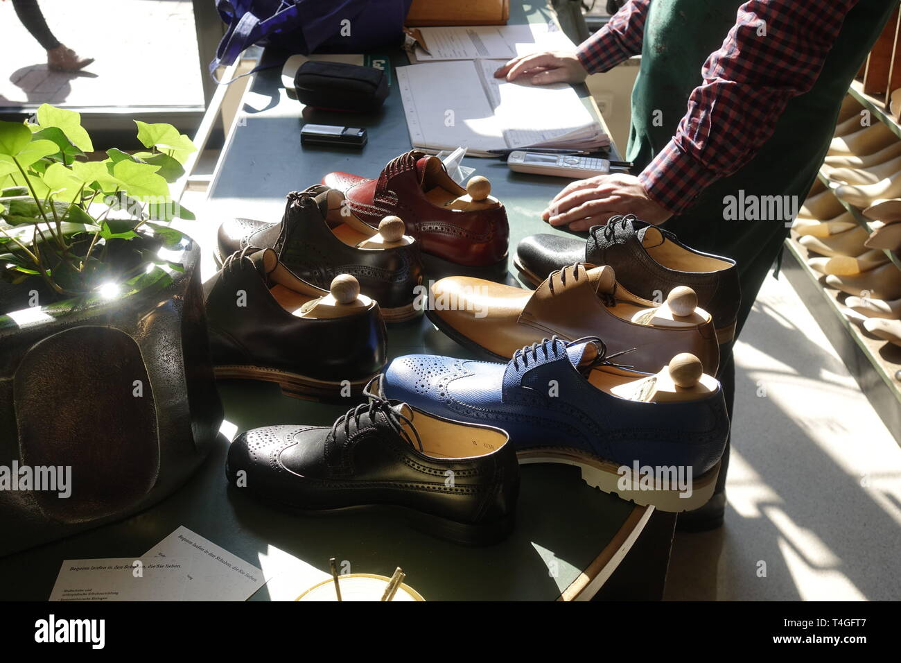 Manliche schuhe hi-res stock photography and images - Alamy