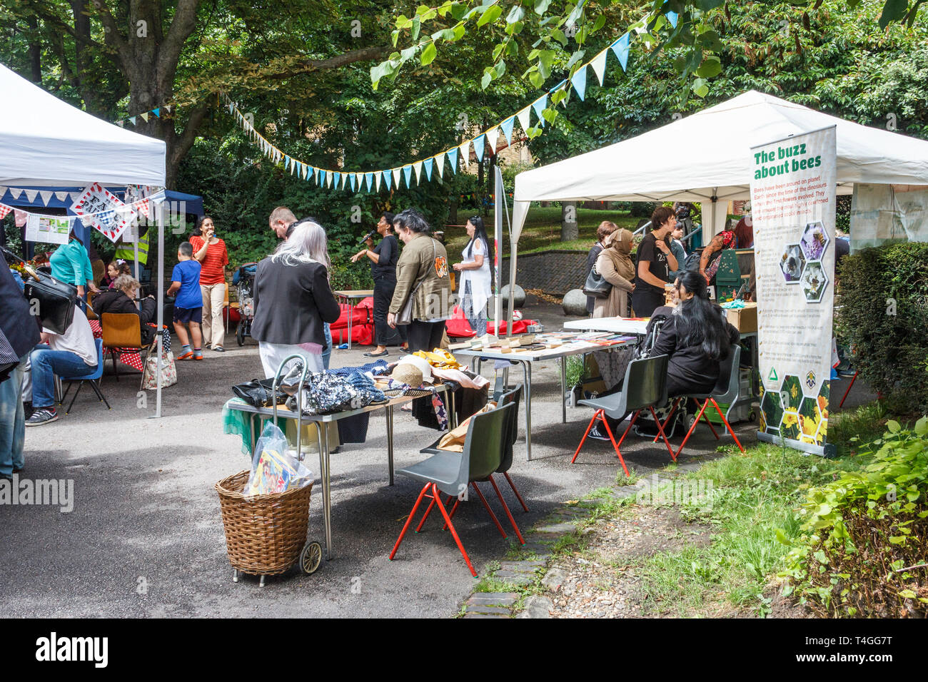 Community centre activities hi-res stock photography and images - Alamy