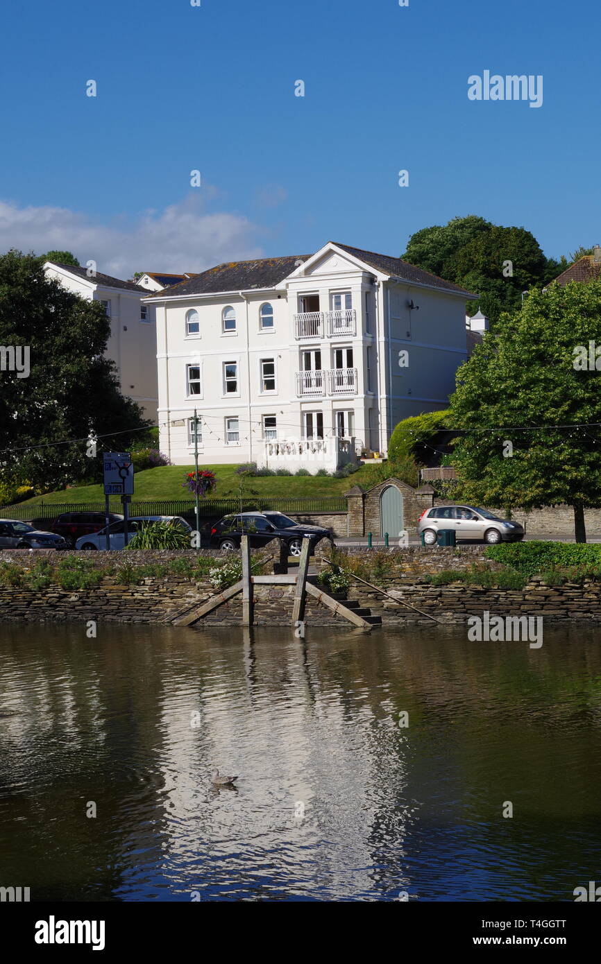 Kingsbridge high street hi-res stock photography and images - Alamy