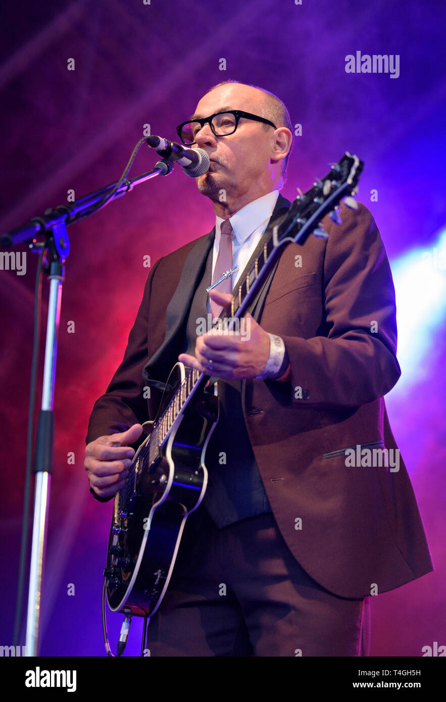 Andy fairweather low guitarist hi-res stock photography and images - Alamy