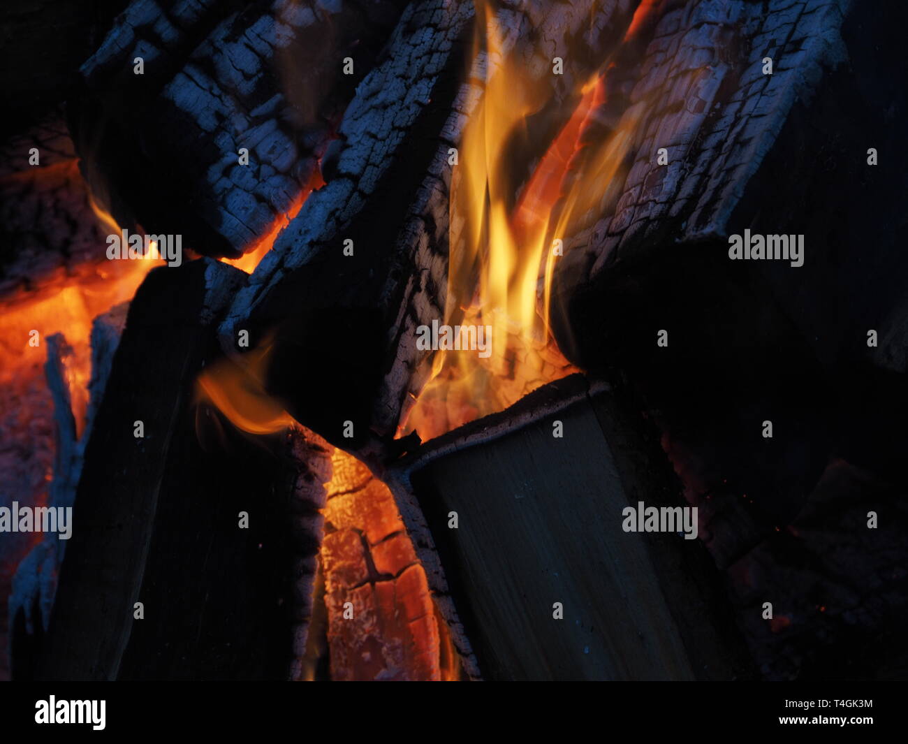 Closeup of a burning campfire with colorful flames Stock Photo - Alamy