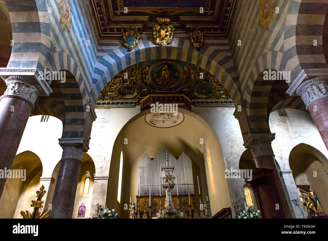 Duomo santa maria assunta volterra hi-res stock photography and images ...