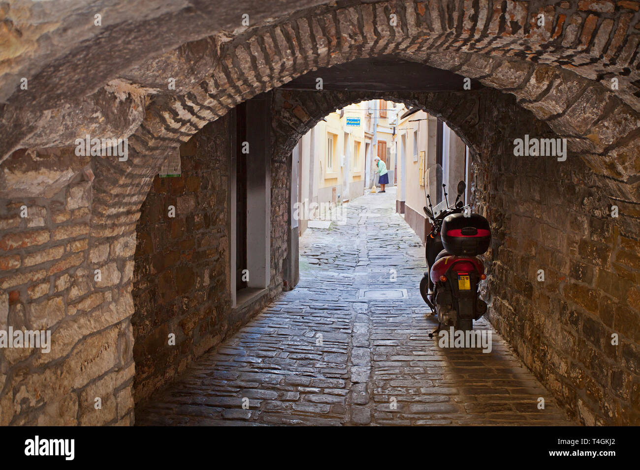Archway tunnel hi-res stock photography and images - Alamy