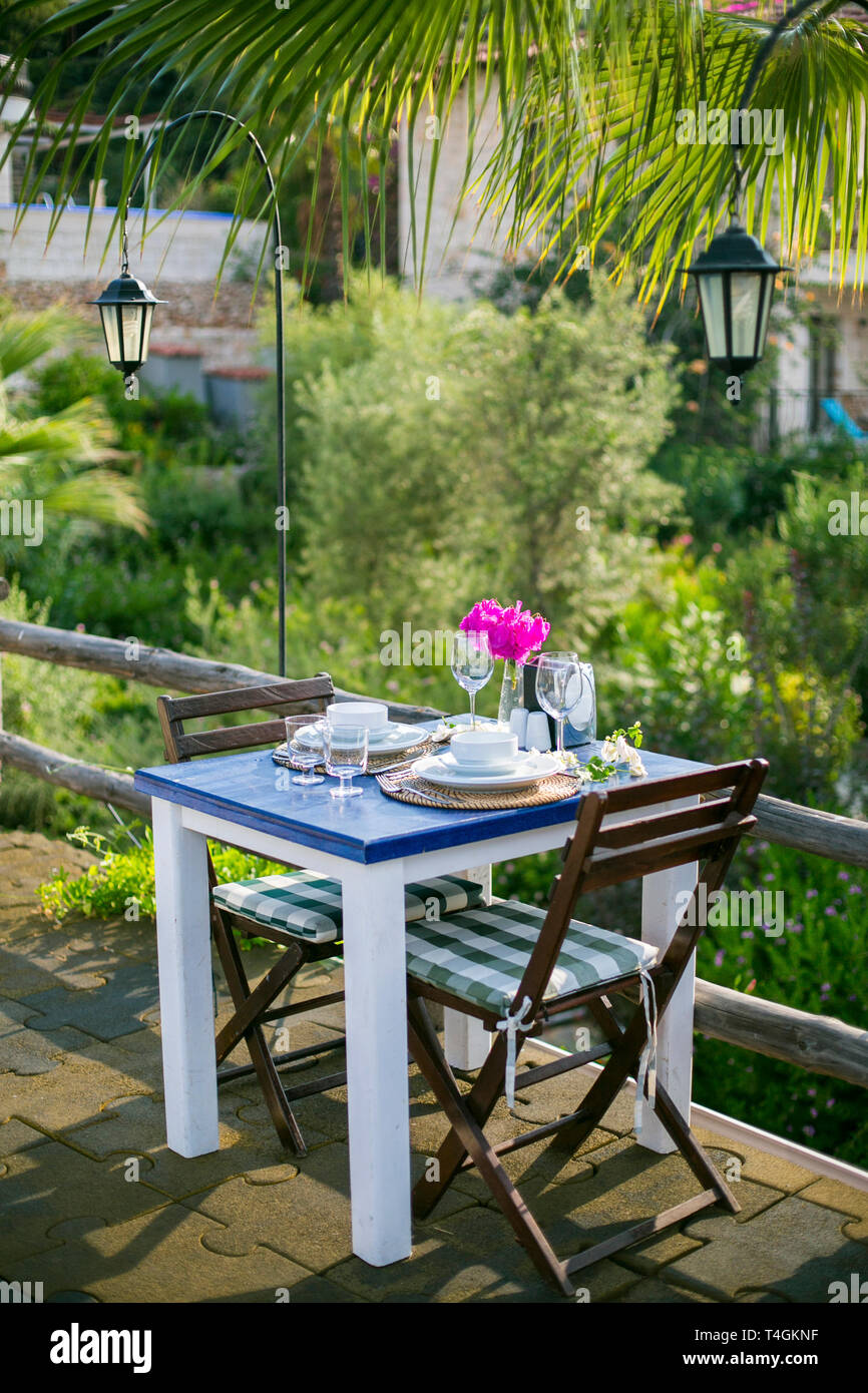 Open air dining hi-res stock photography and images - Alamy