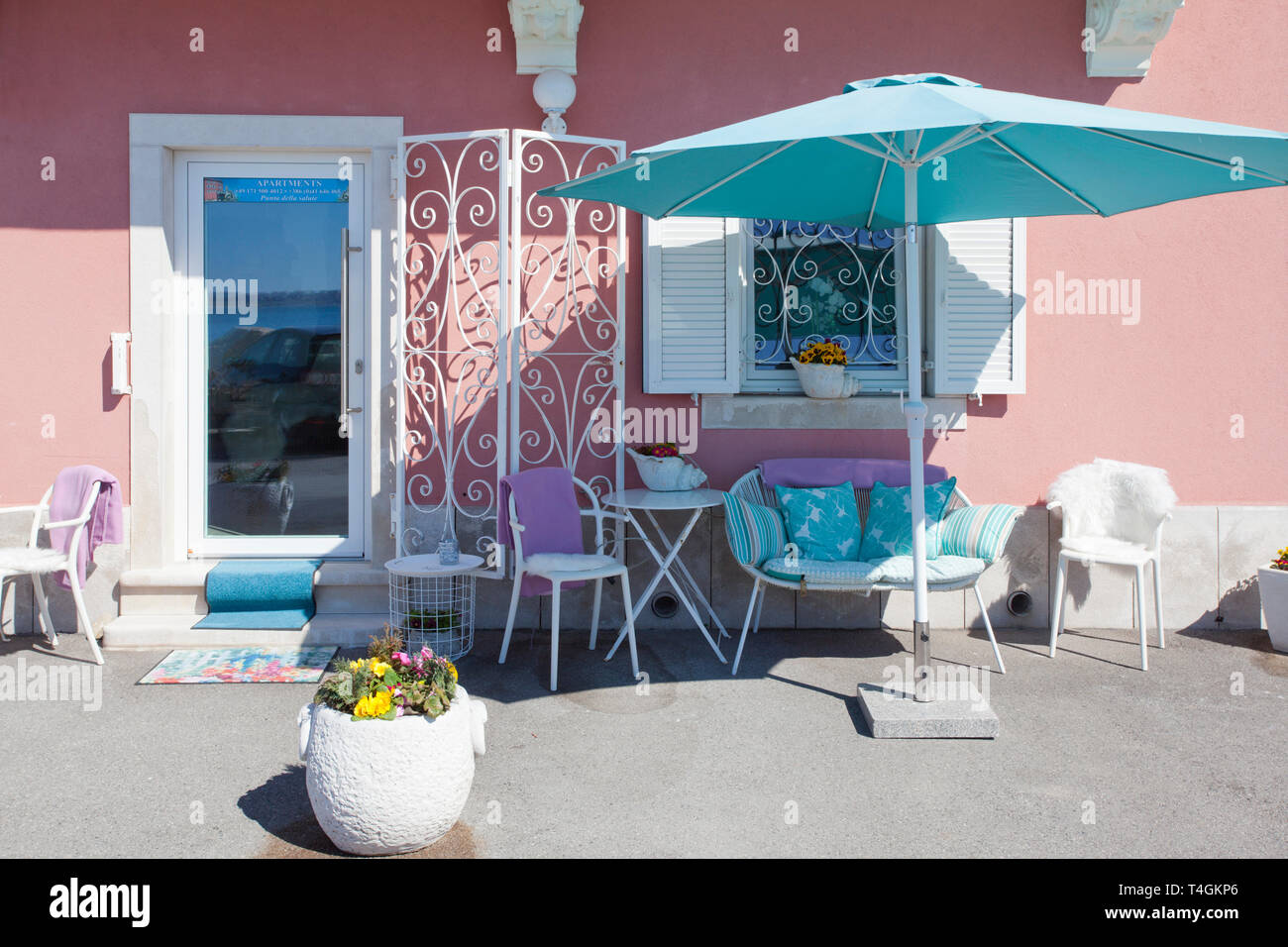 City living wall hi-res stock photography and images - Alamy