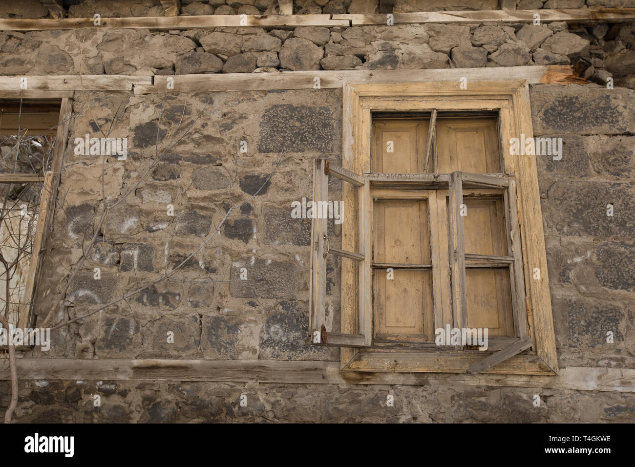 broken wooden window of an old house Stock Photo - Alamy