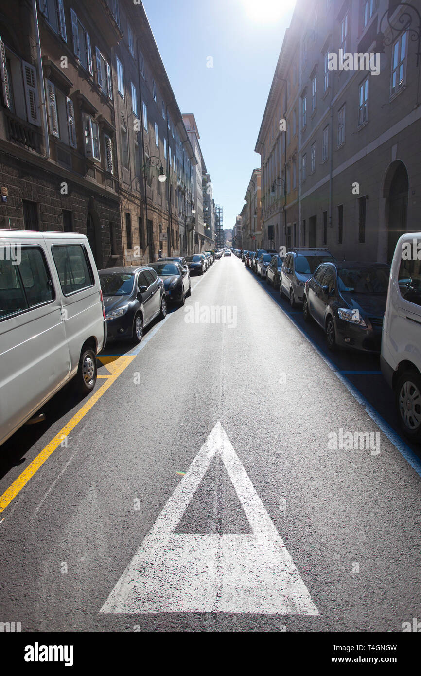 Cars on narrow road hi-res stock photography and images - Alamy