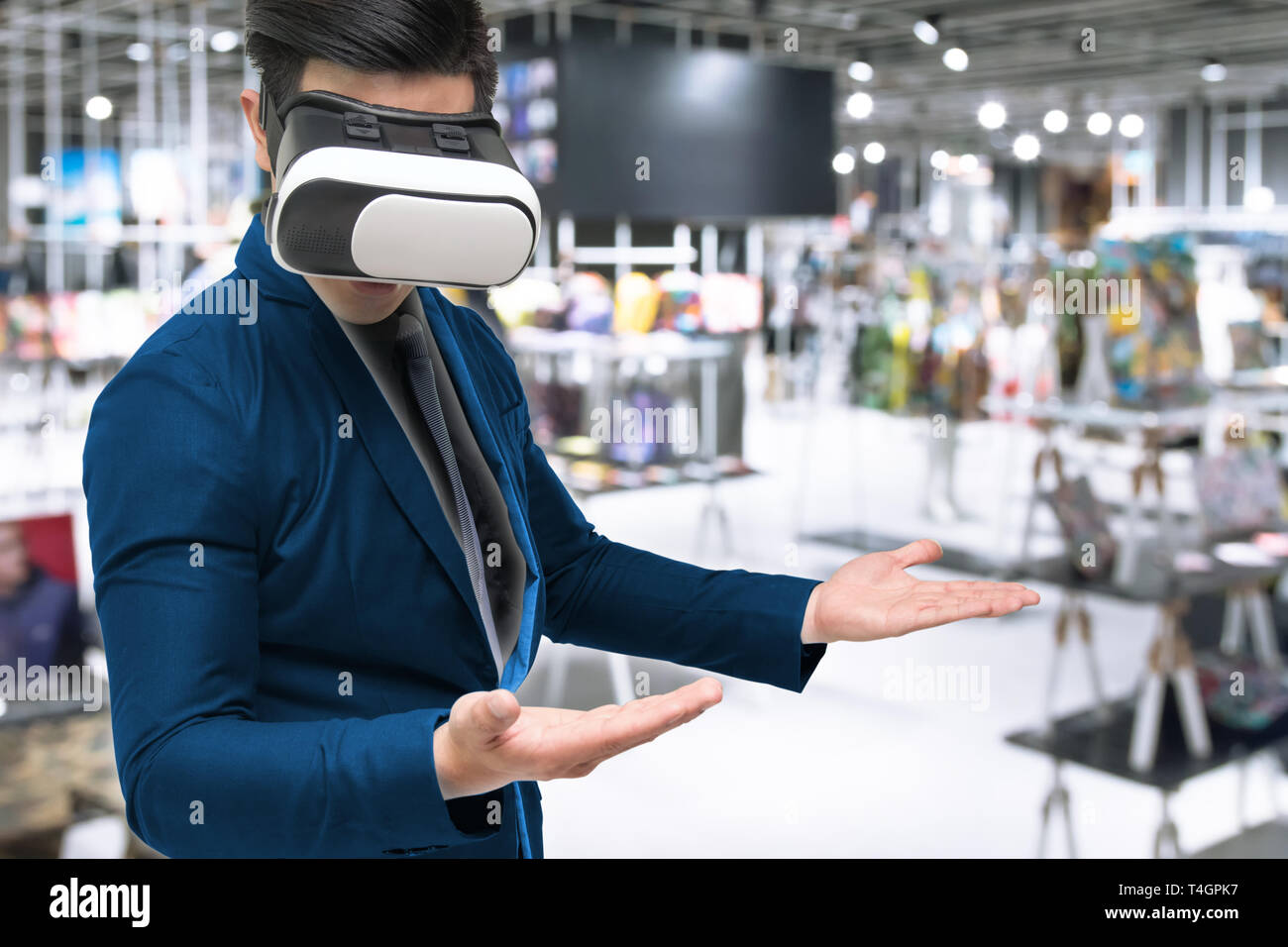 Vitual reality marketing technology for access entire product inventory ...