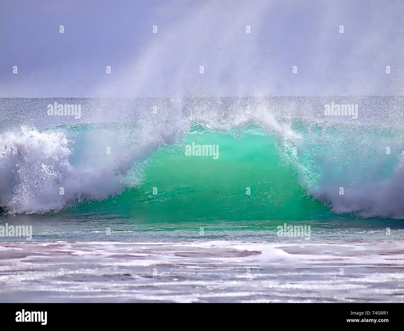 Beautiful and colorful waves in the ocean Stock Photo - Alamy