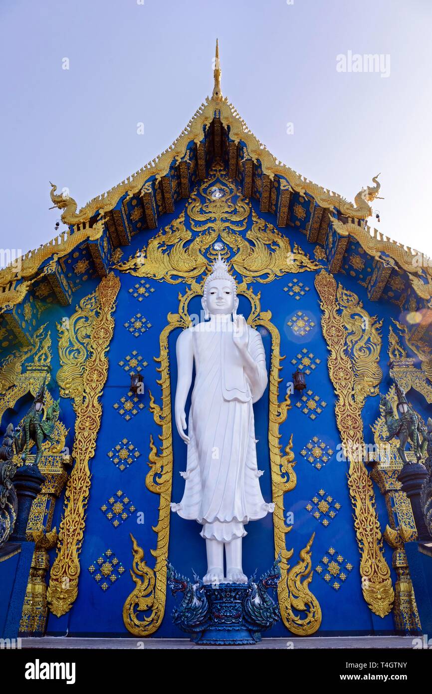 White buddha statue at wat rong seur ten hi-res stock photography and ...