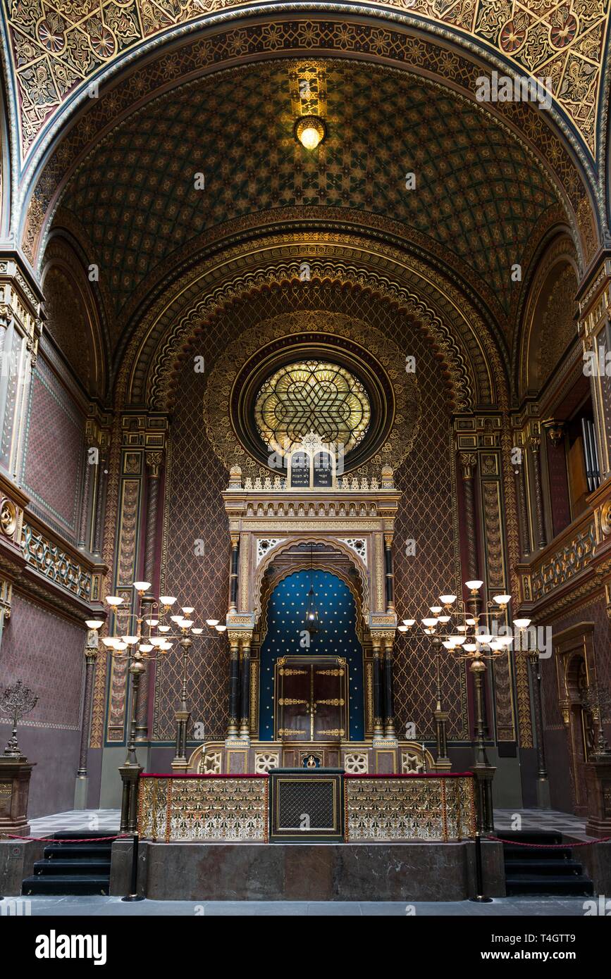 Prague jewish quarter synagogue hi-res stock photography and images - Alamy