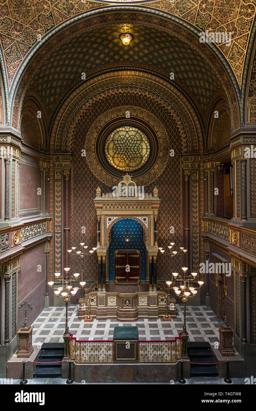 Prague jewish quarter synagogue hi-res stock photography and images - Alamy