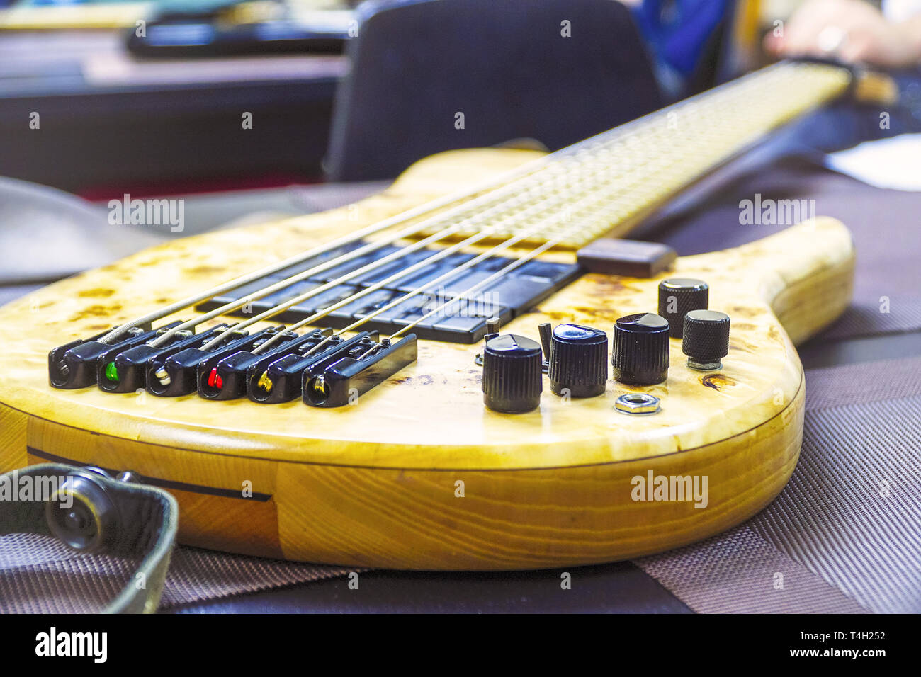 6 string bass hi-res stock photography and images - Alamy