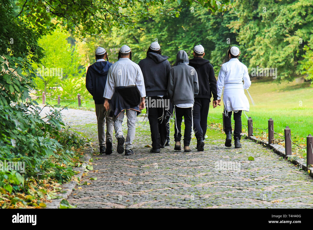 Hasidic family hi-res stock photography and images - Alamy