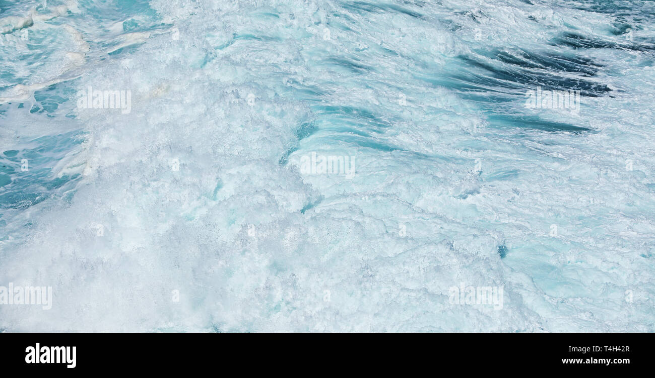 Sea Ocean Sea water with different water colours Stock Photo - Alamy