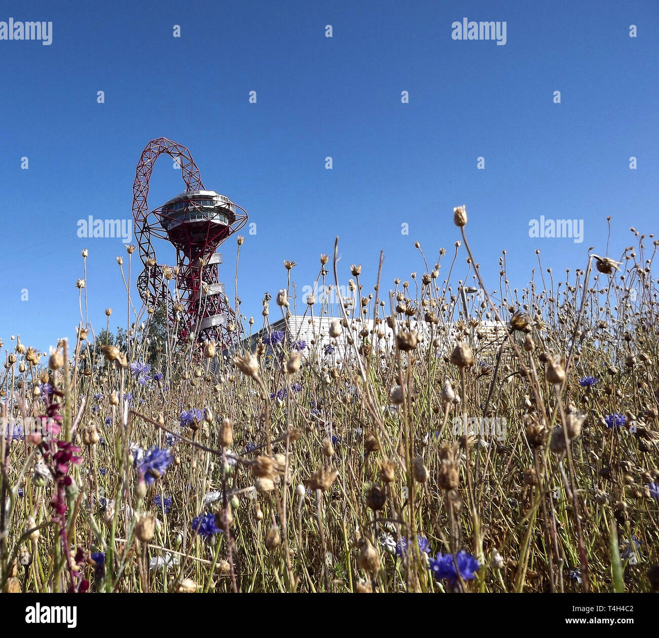ArcelorMittal Orbit observation tower in Queen Elizabeth Park, London ...
