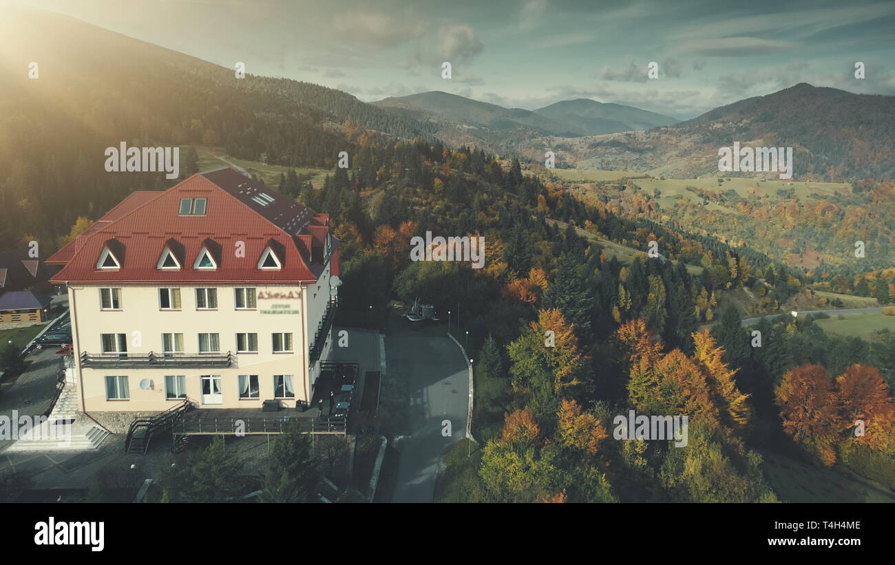 Fast zoom out aerial view hi-res stock photography and images - Alamy