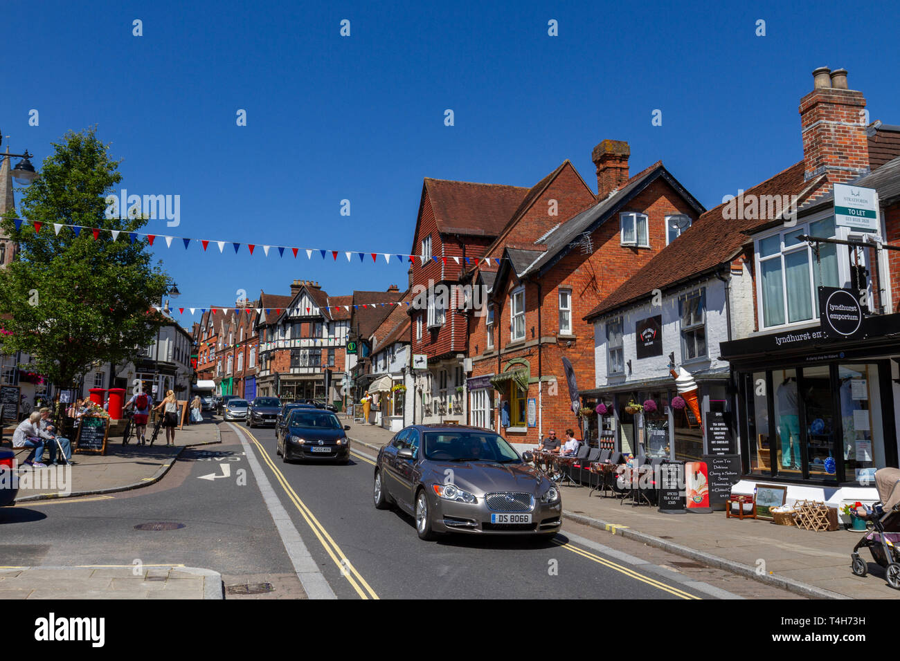 Lyndhurst town hi-res stock photography and images - Alamy