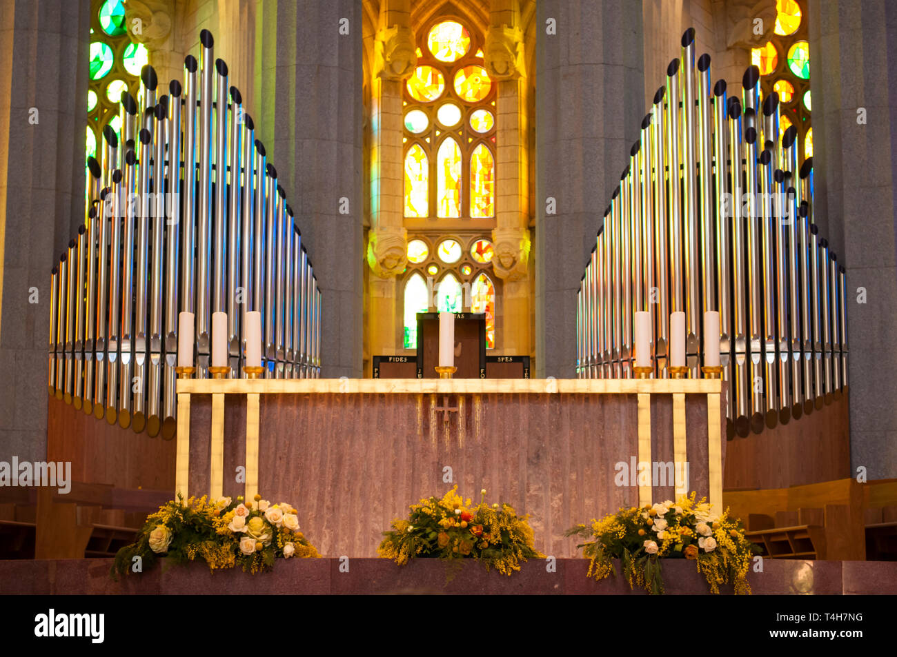 Altar and organ inside the expiatory temple of the Sagrada Familia ...