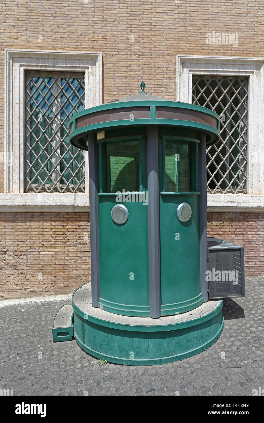 Armored Guard Booth House at Quirinale in Rome Italy Stock Photo - Alamy