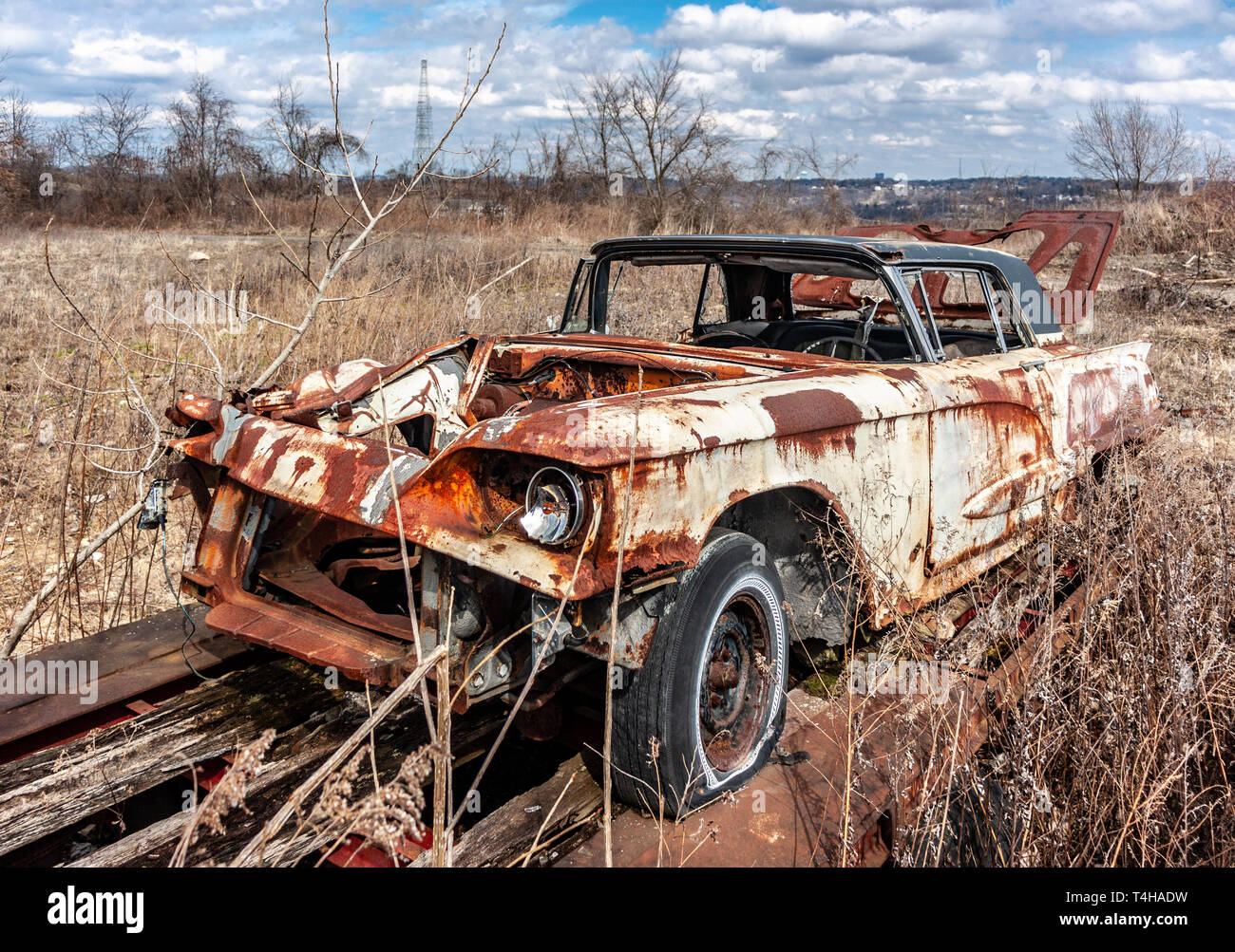 Abandoned Vintage Car Stock Photo - Alamy