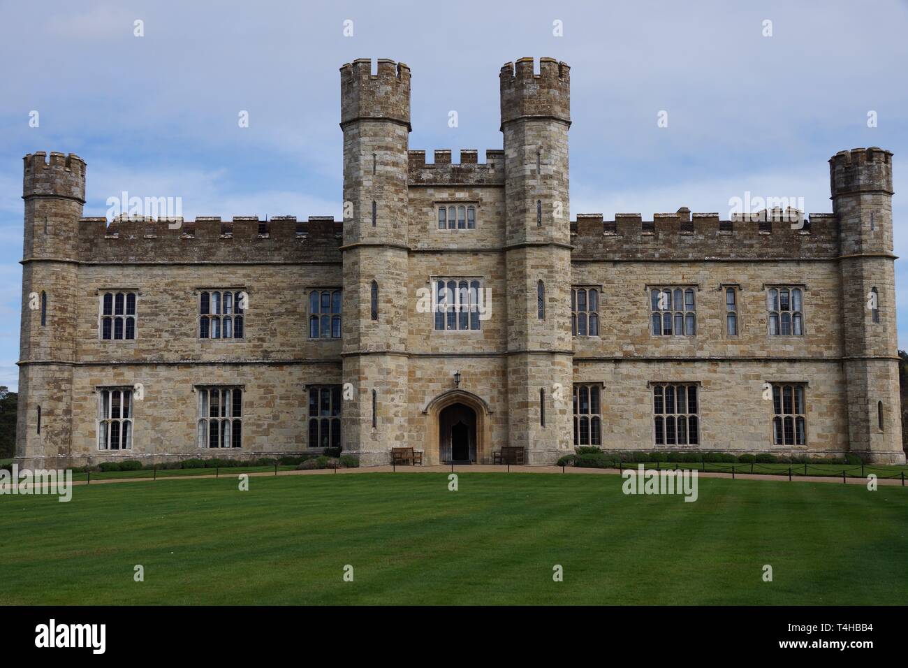 Magnificent castle hi-res stock photography and images - Alamy